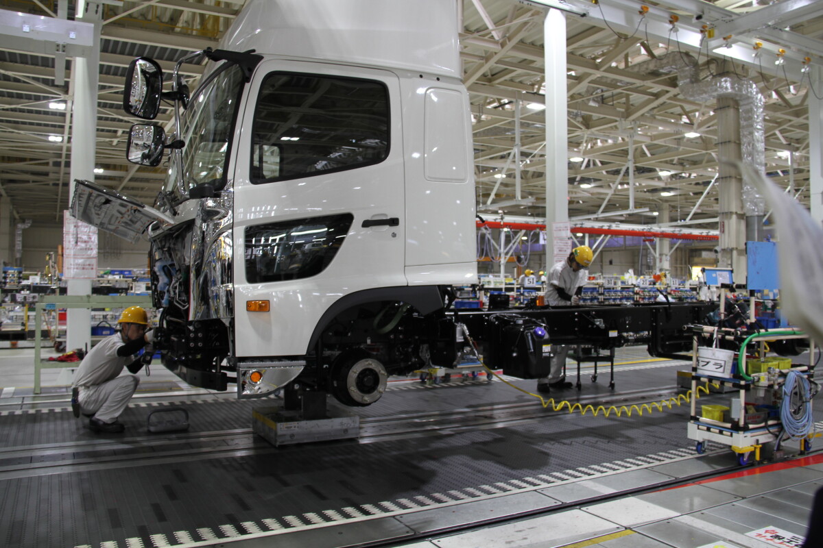LATEST GENERATION HINO 500 TRUCKS BEING BUILT AT NEW KOGA FACTORY ...